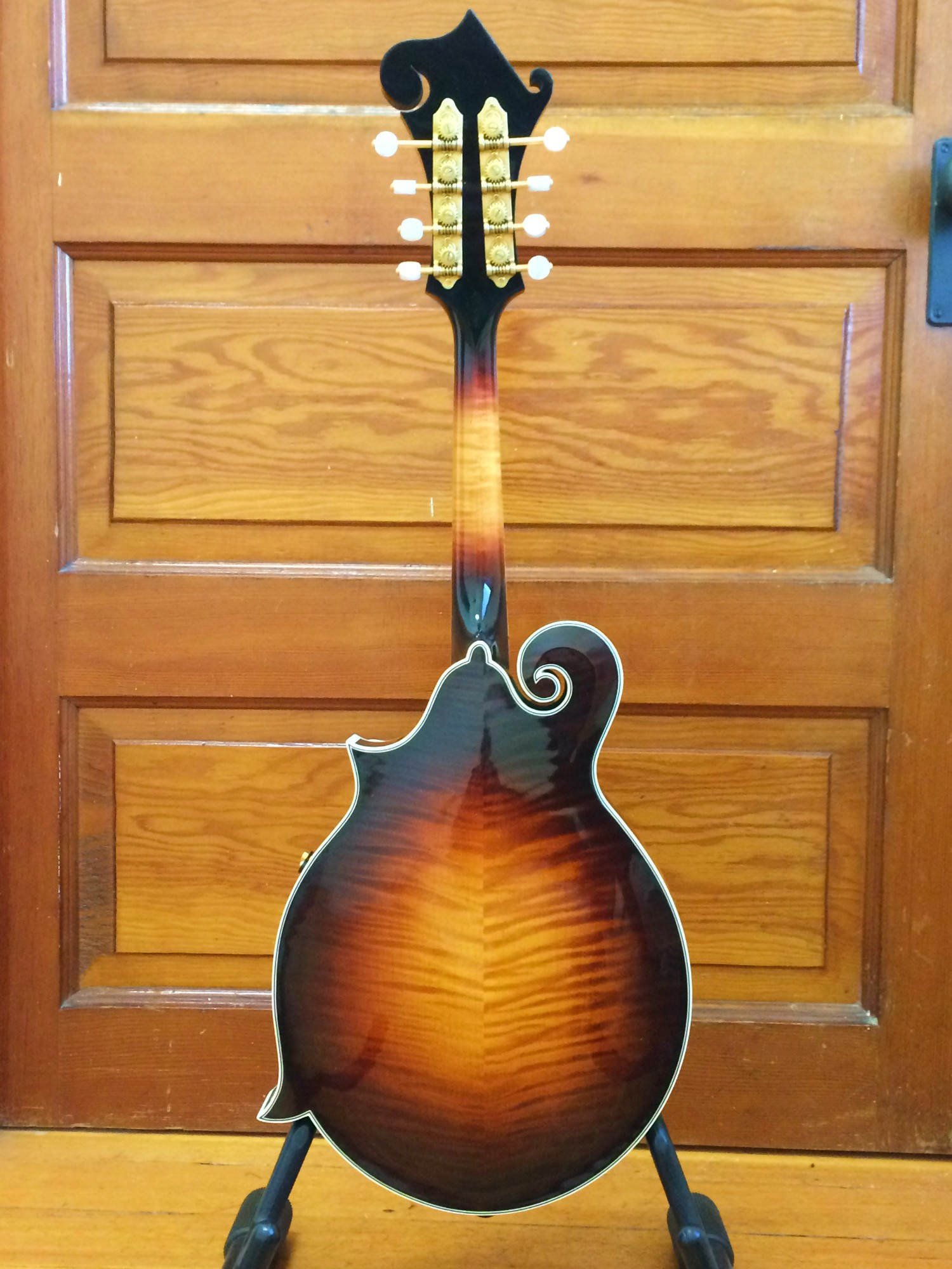 Montana Lutherie - Mandolins, Mandolas, Octaves, and Mandocellos