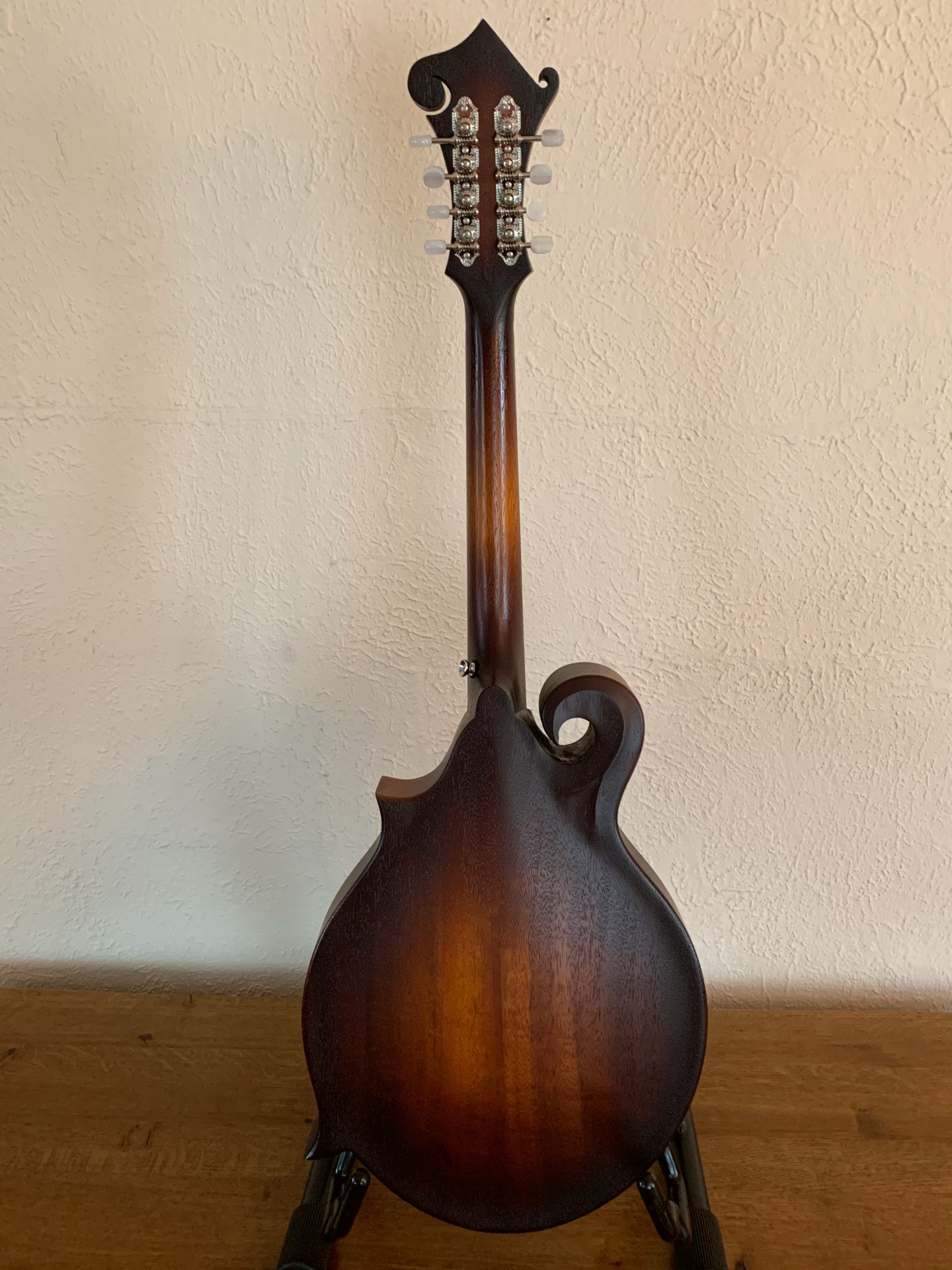 Montana Lutherie - Mandolins, Mandolas, Octaves, and Mandocellos